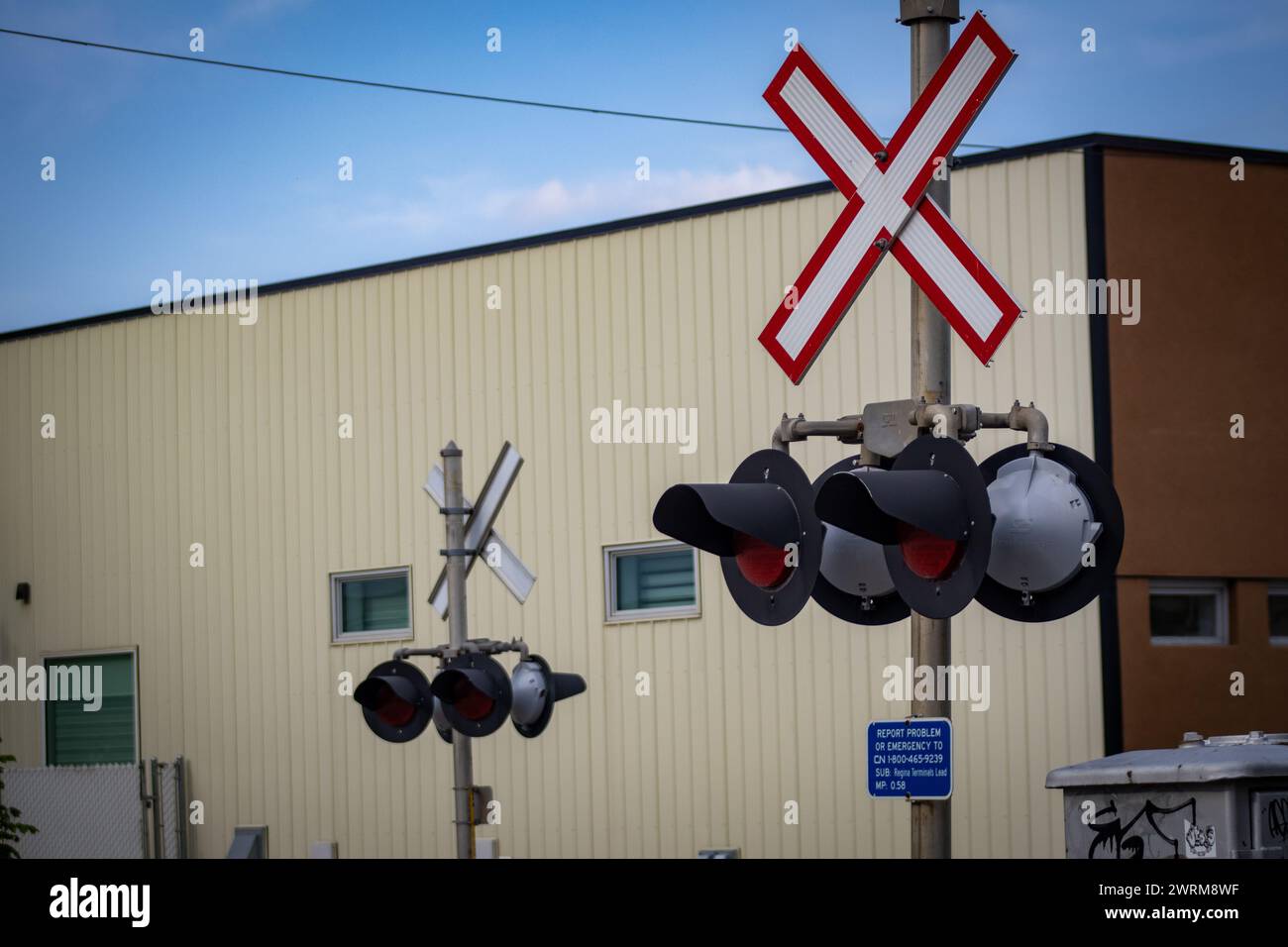 Train crossing lights hi-res stock photography and images - Alamy