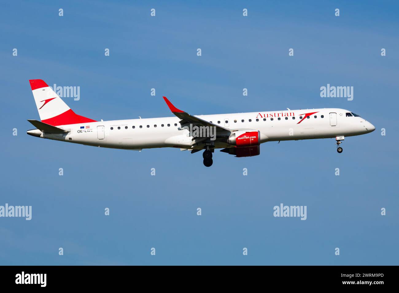 Austrian airlines embraer hi-res stock photography and images - Alamy