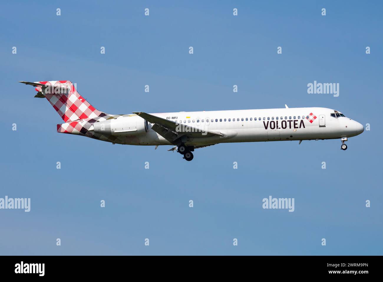 Volotea airlines boeing hi-res stock photography and images - Alamy