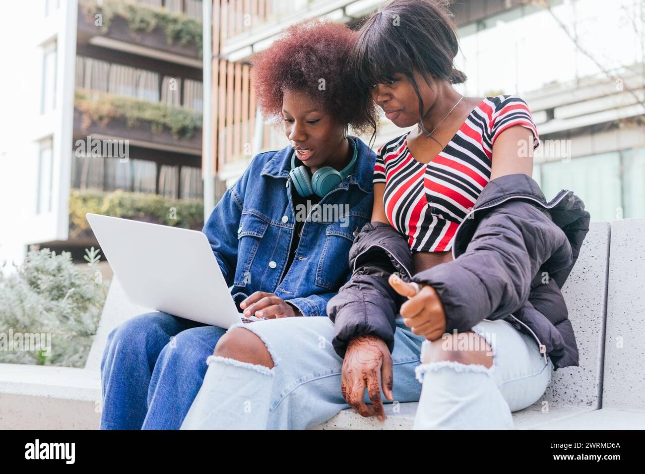 Shared task hi-res stock photography and images - Alamy