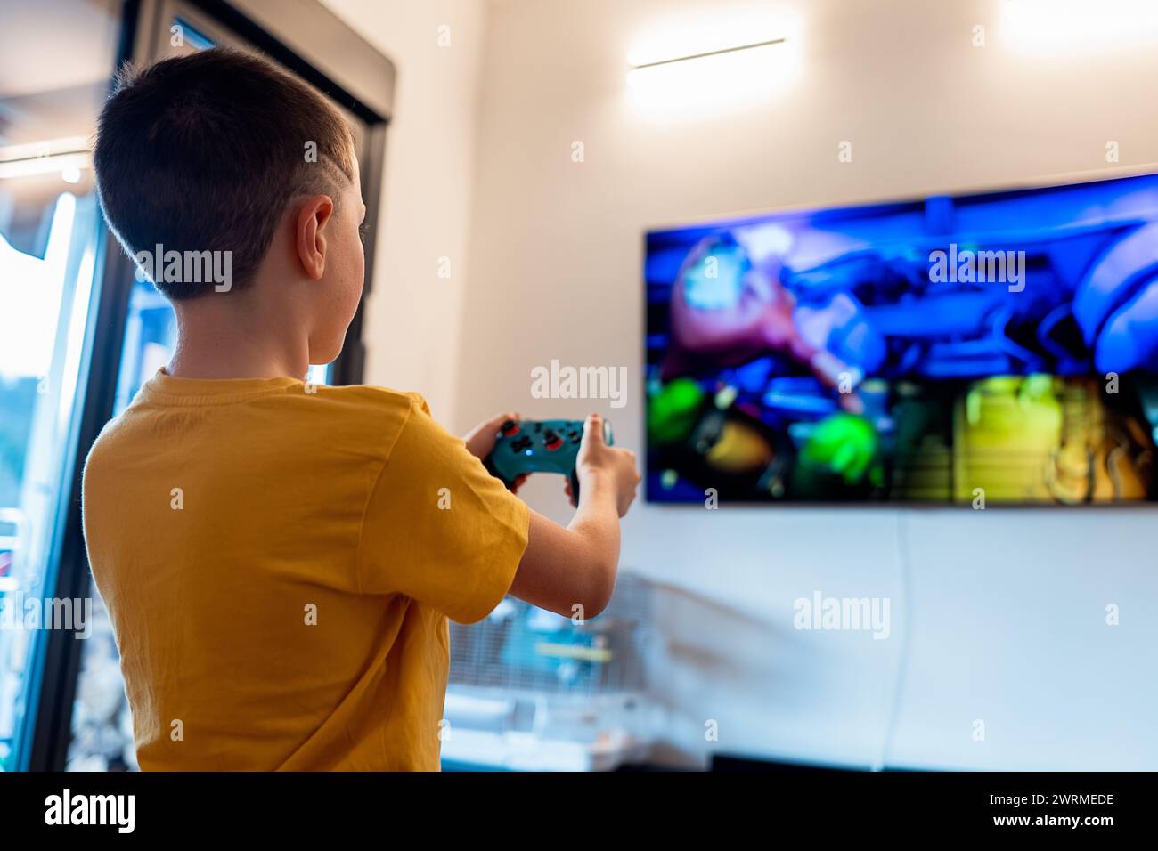 Child focused tv screen hi-res stock photography and images - Alamy
