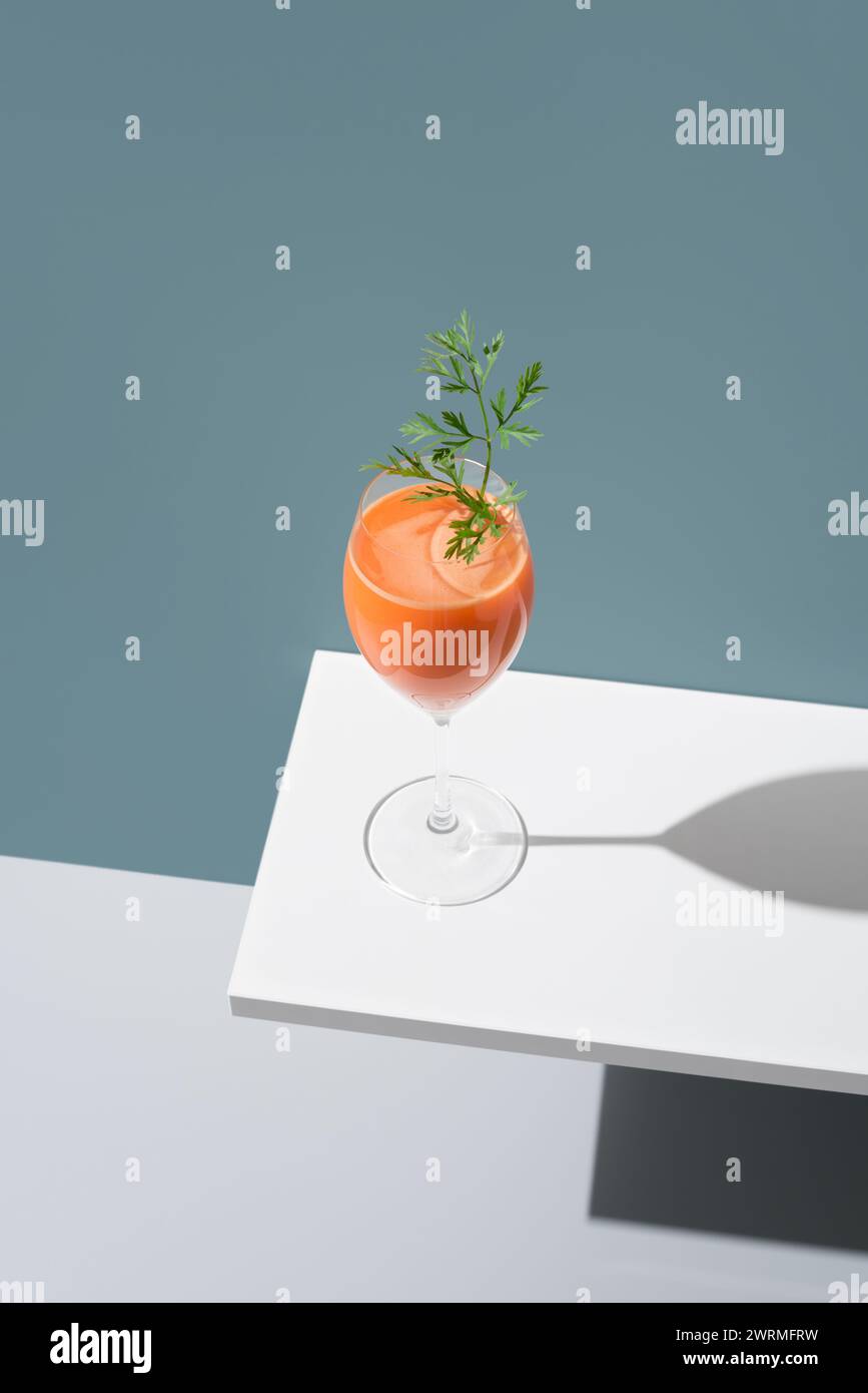 Elegant cocktail presentation hi-res stock photography and images - Alamy