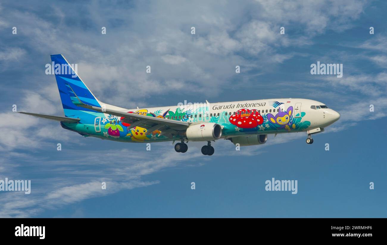 Garuda Indonesia B737-8U3, PK-GMU Pokemon Livery final approach to Bali ...