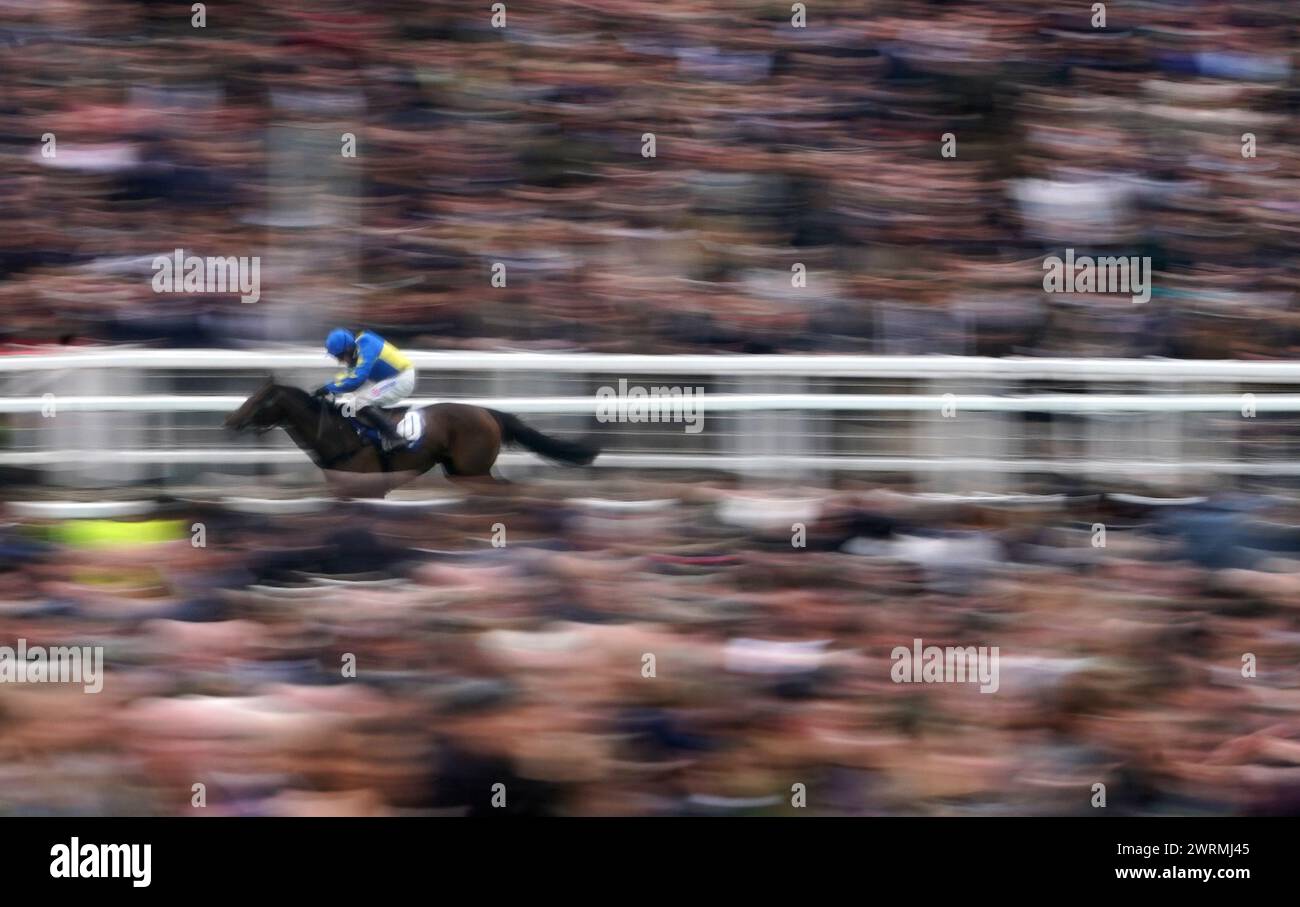Langer Dan ridden by Harry Skelton on their way to winning the Coral ...