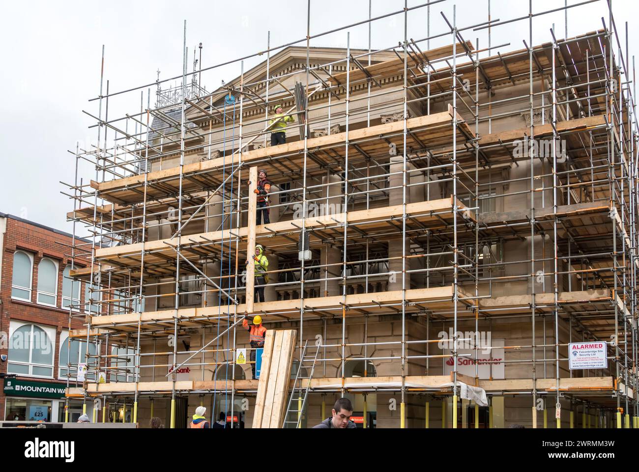 Scaffold erectors hi-res stock photography and images - Alamy