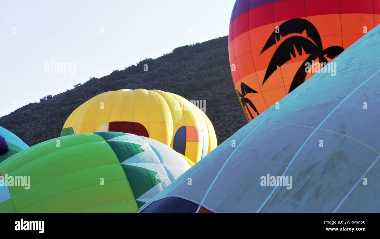 Hot air balloons taking off hi-res stock photography and images - Alamy