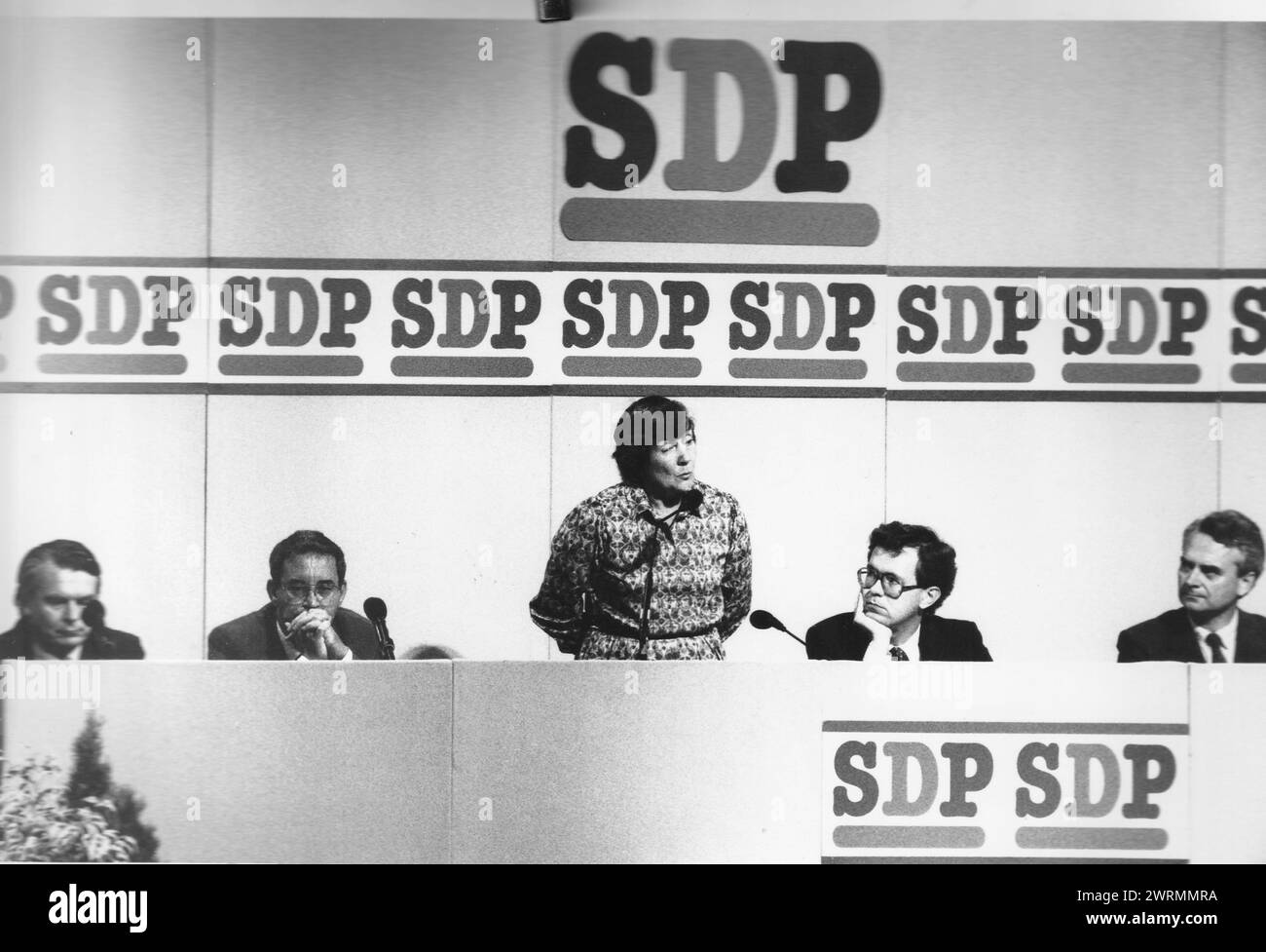 SHIRLEY WILLIAMS SPEAKING AT THE SDP PARTY CONFERENCE, PORTSMOUTH 1987 ...