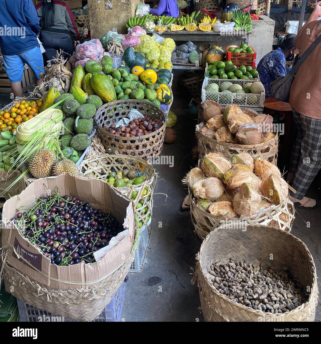 Fruit stall bali tropical asian indonesia hi-res stock photography and ...