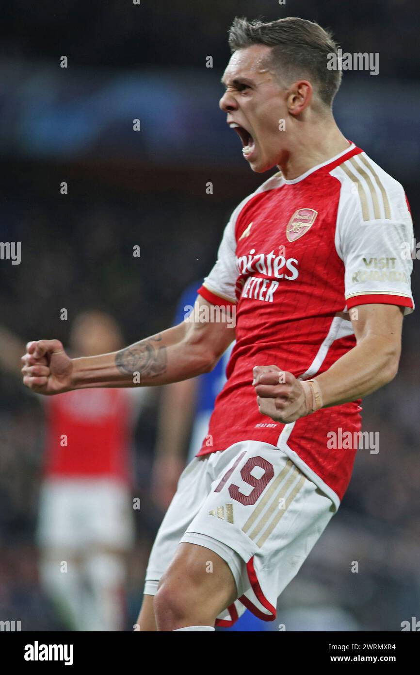 Arsenal porto march 2024 trossard hi-res stock photography and images ...