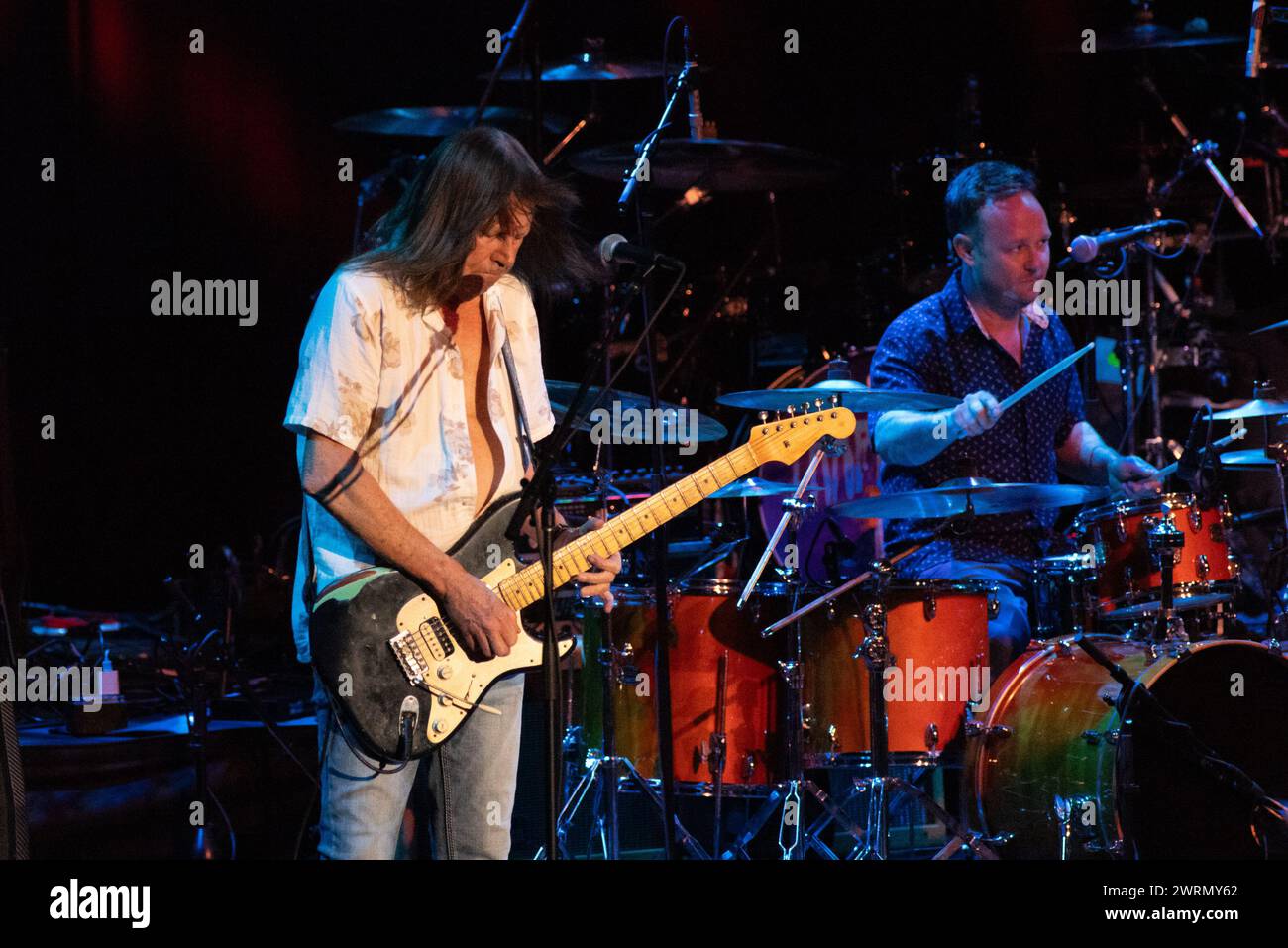 Legendary pat travers onstage hi-res stock photography and images - Alamy