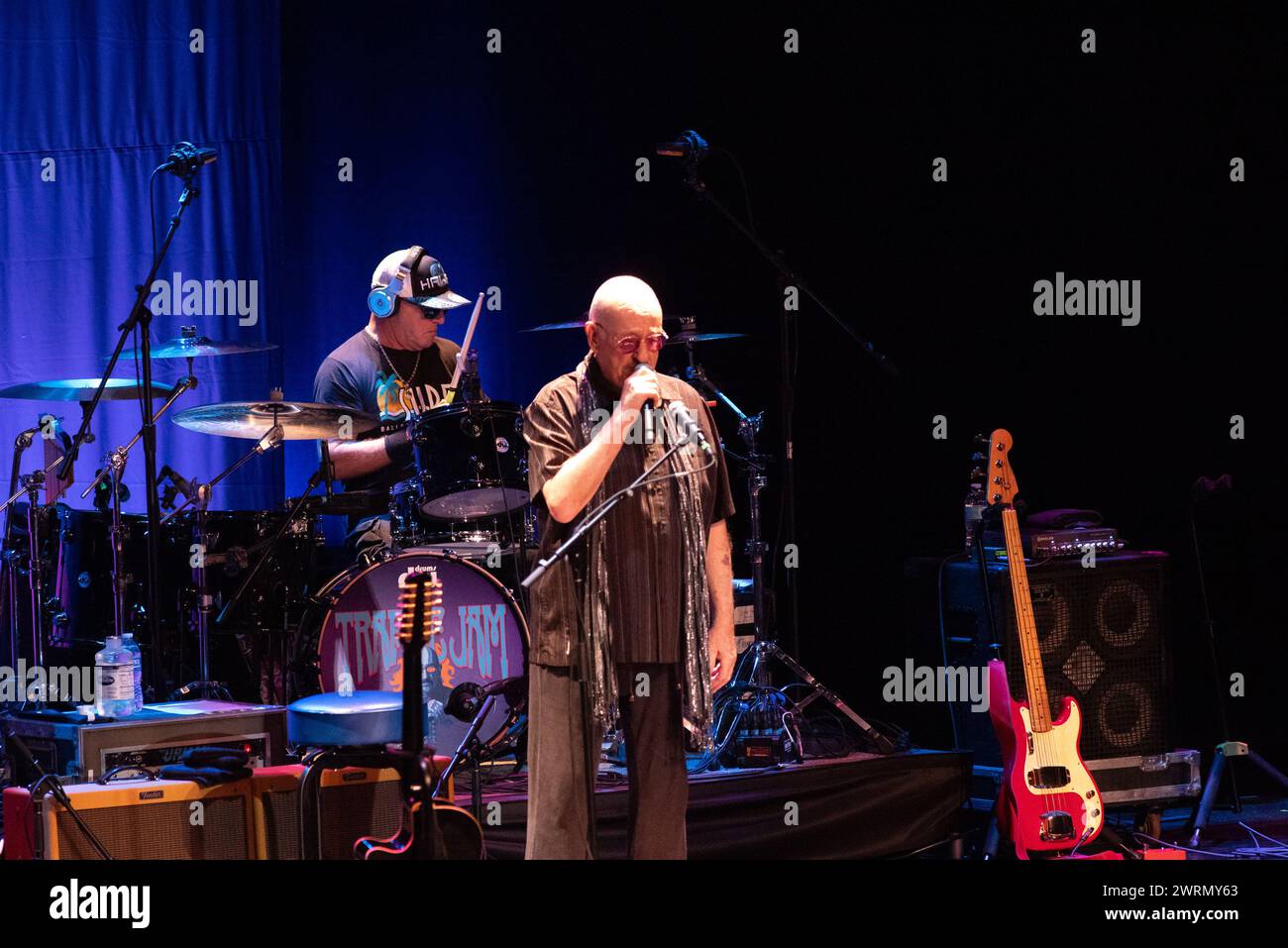 Dave mason concert seating hi-res stock photography and images - Alamy