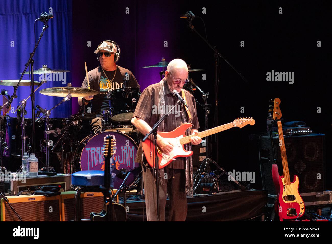 Dave mason concert general admission hi-res stock photography and ...