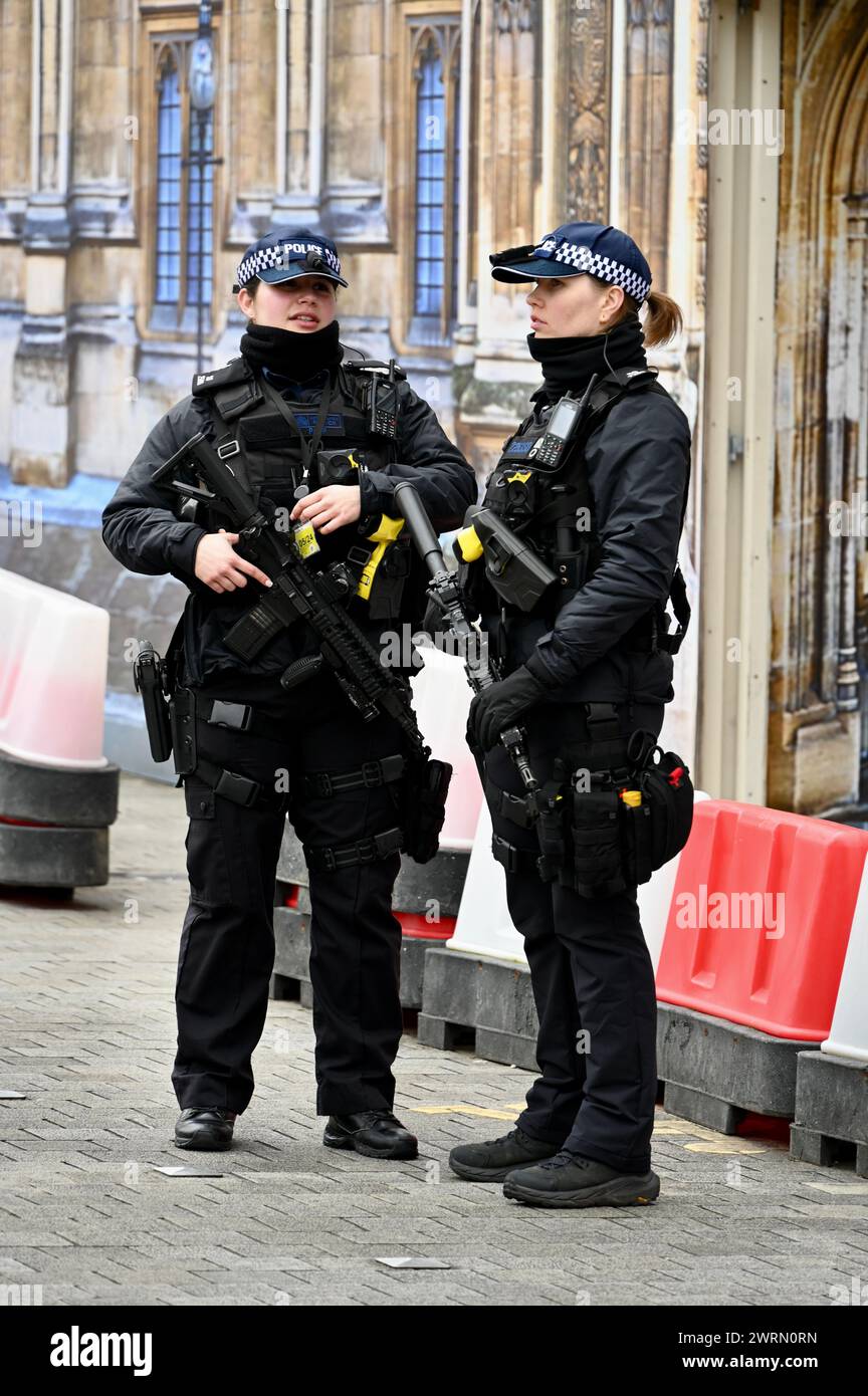 Armed Female Metropolitan Police Officers, Houses of Parliament, London ...