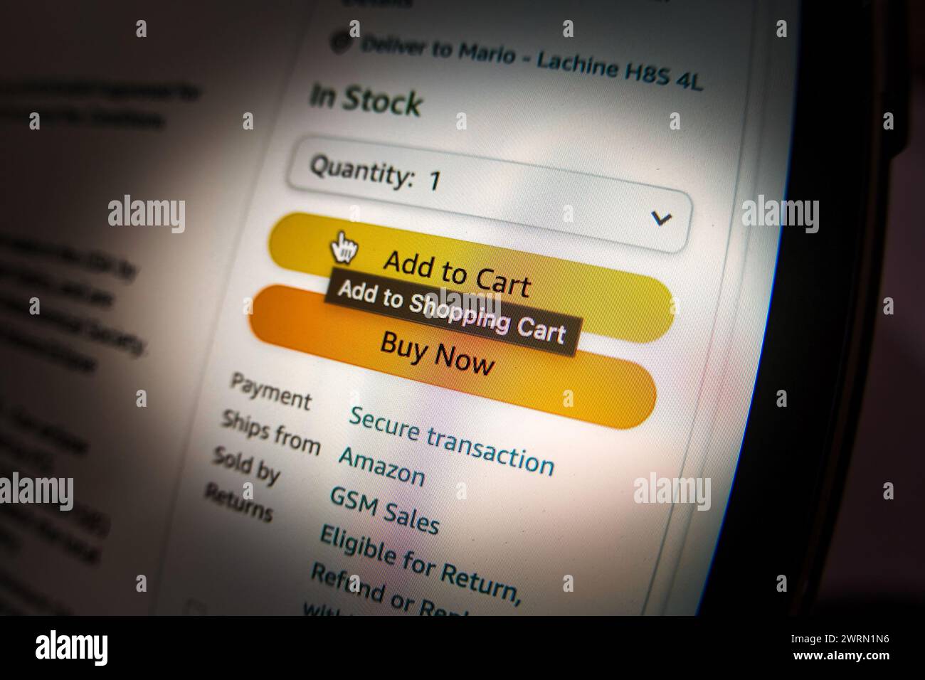 Shopping on amazon hi-res stock photography and images - Alamy