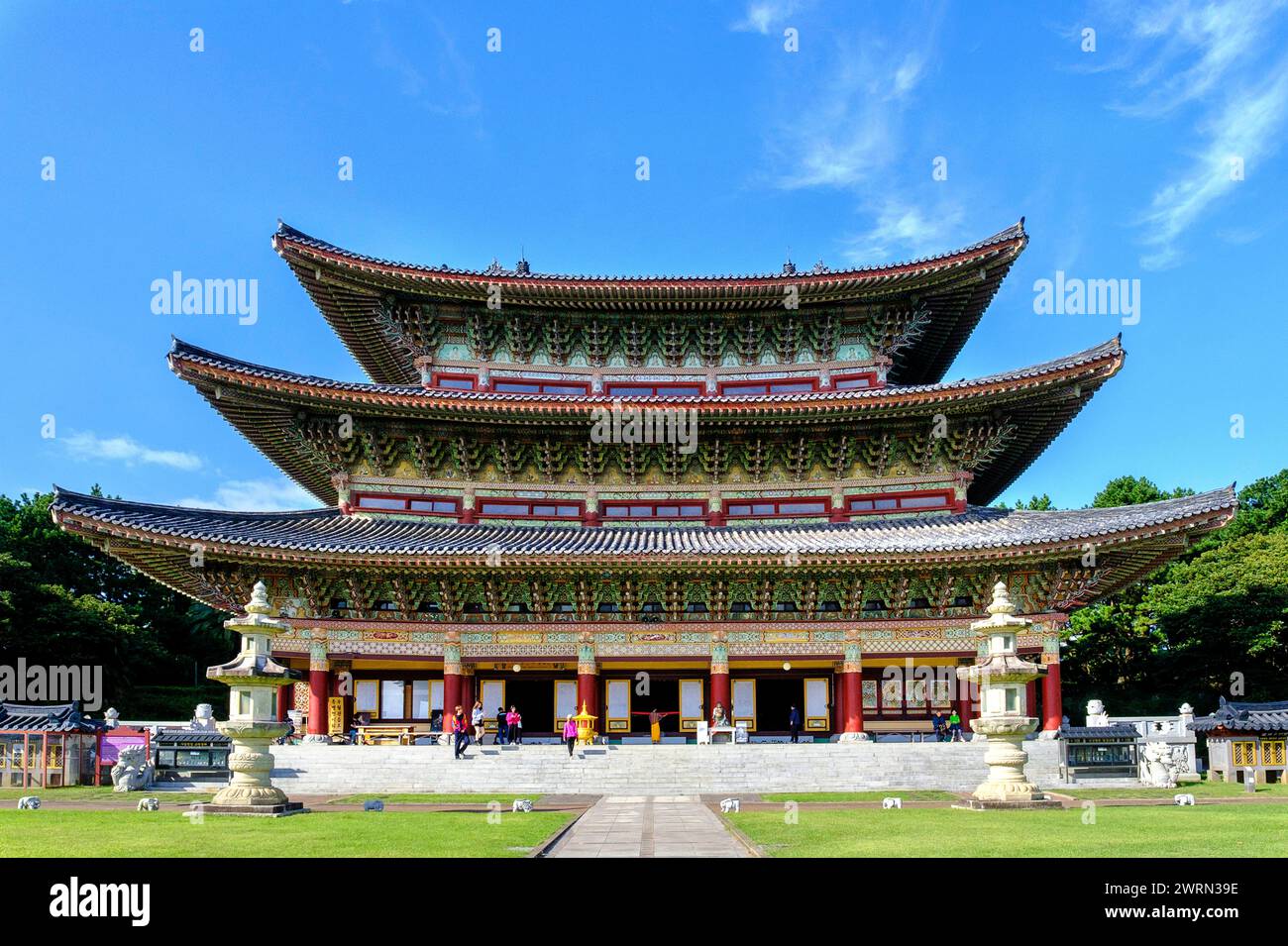 Yakcheonsa Buddhist Temple, 30 meters high, spanning 3305 square meters ...