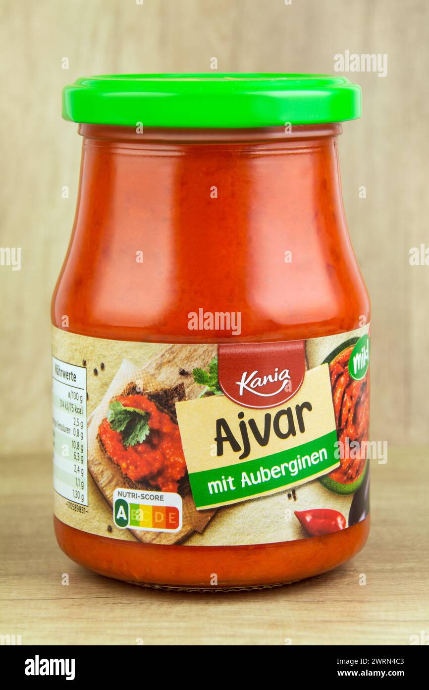 Ajvar mild mit Auberginen von Kania im Glas Stock Photo - Alamy