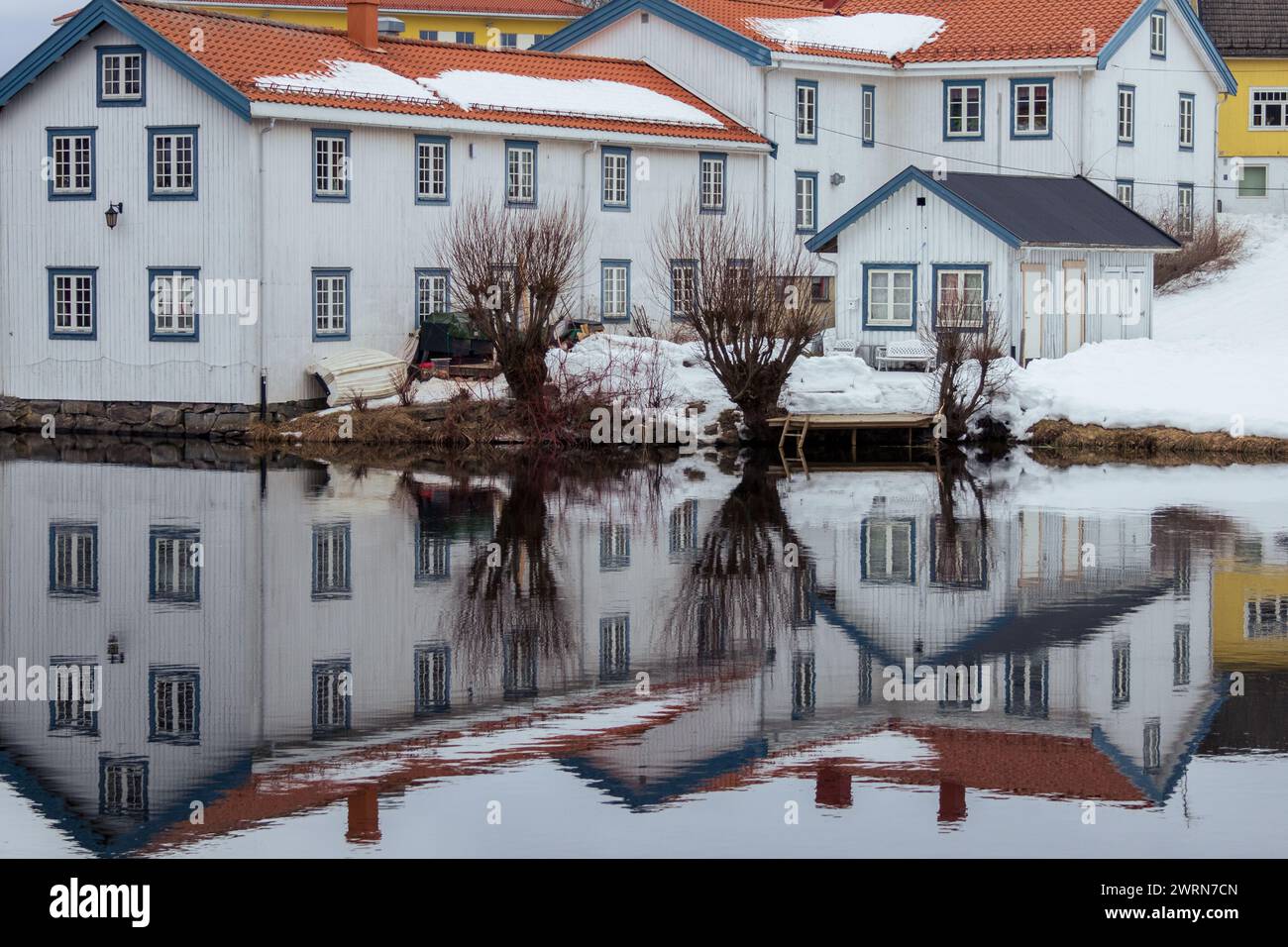 Building reflection on a lake Stock Photo - Alamy
