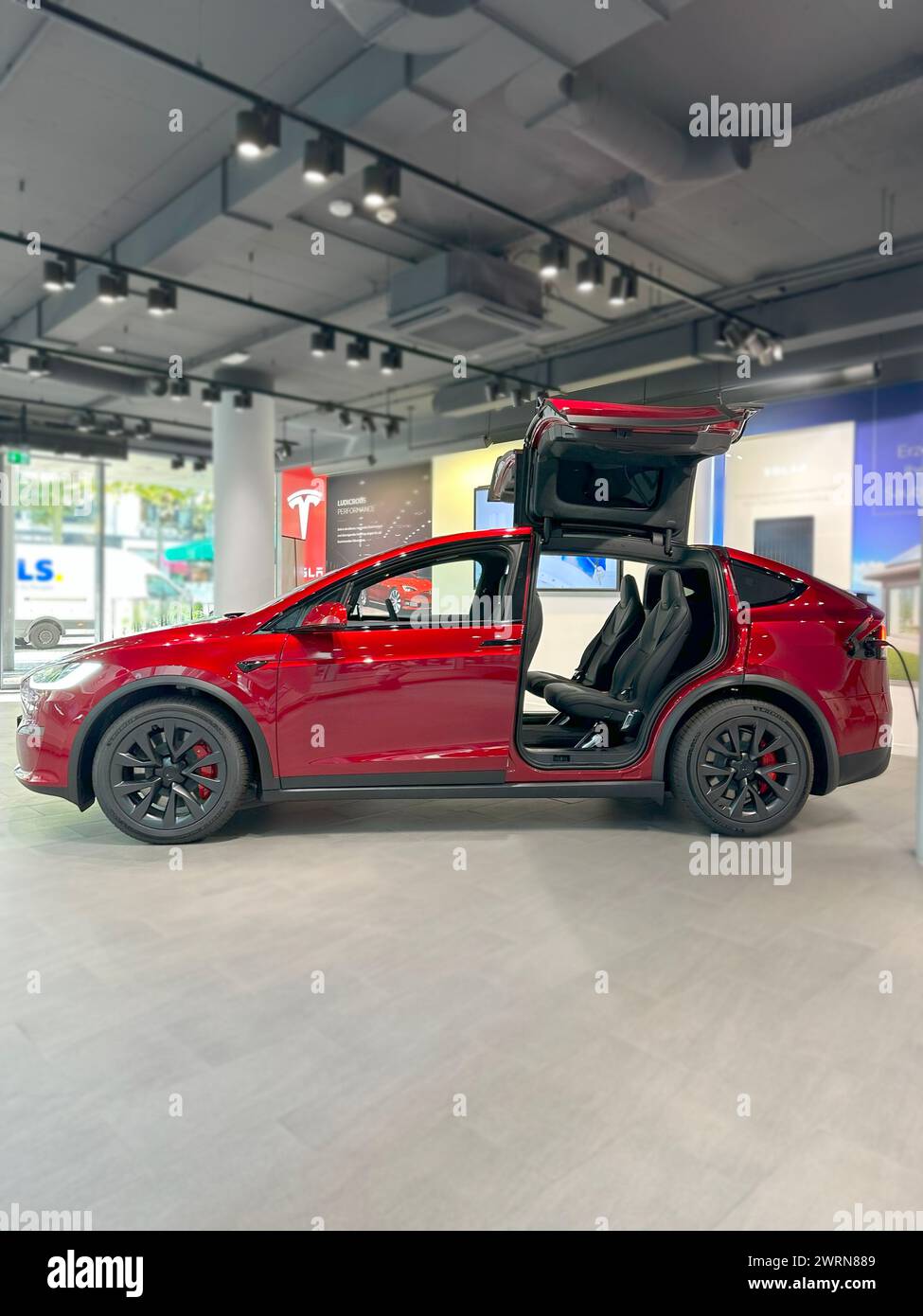 Tesla model x falcon wing hi-res stock photography and images - Alamy