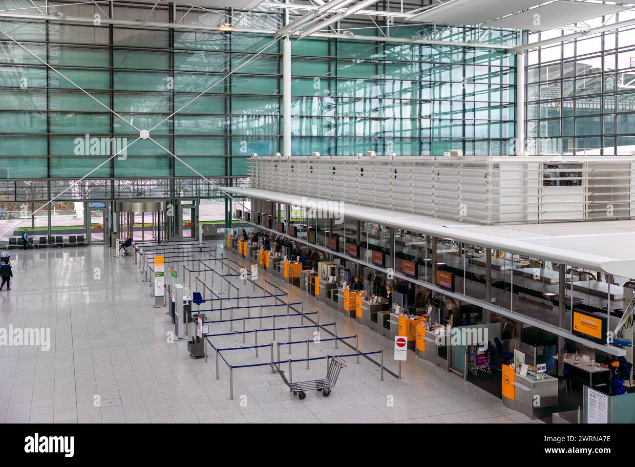 Streik der Flugbegleiter Gewerkschaft UFO am Flughafen München Kaum ...