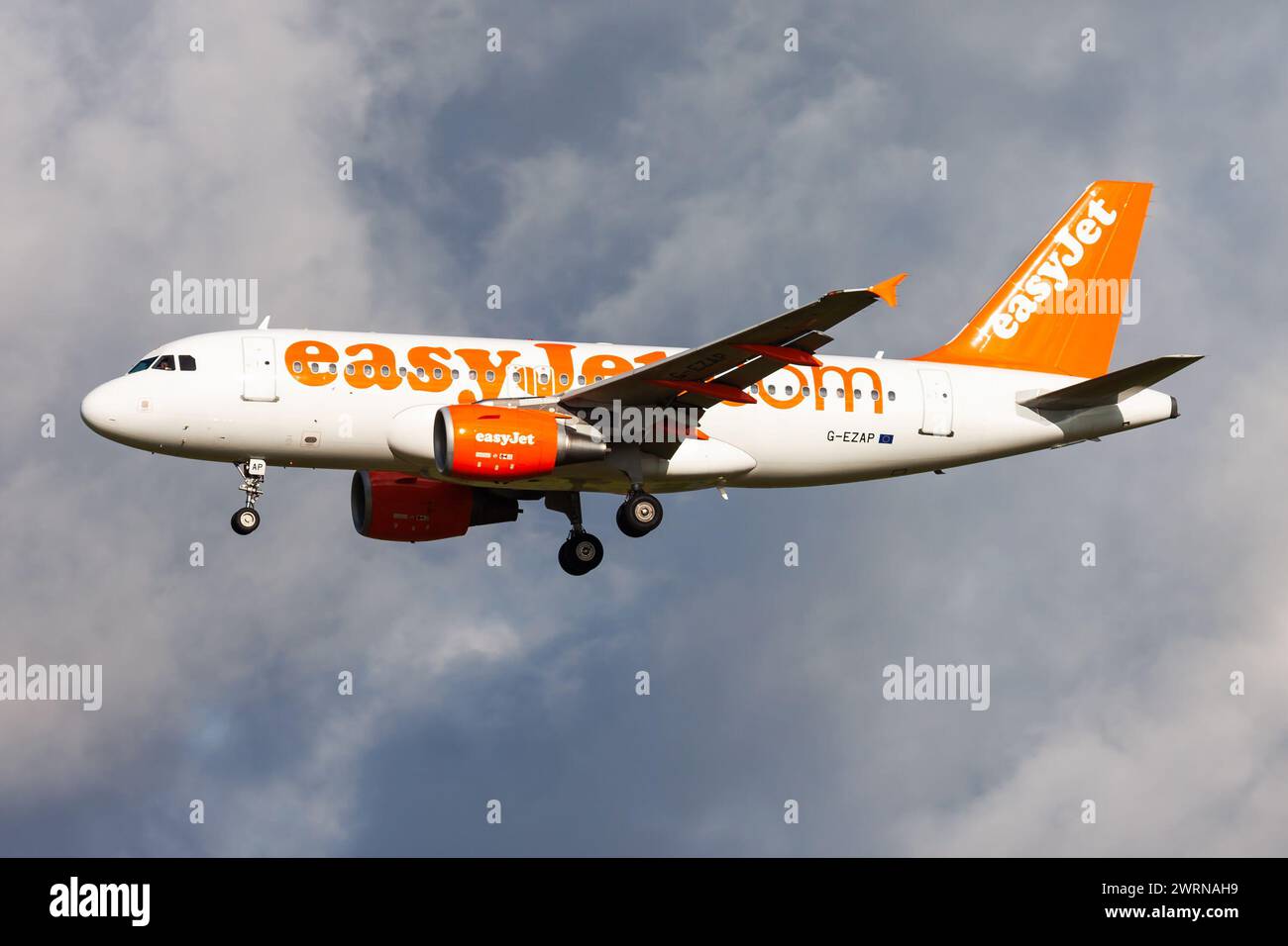 Airport easyjet aircraft easyjet aircraft easyjet plane landed hi-res ...