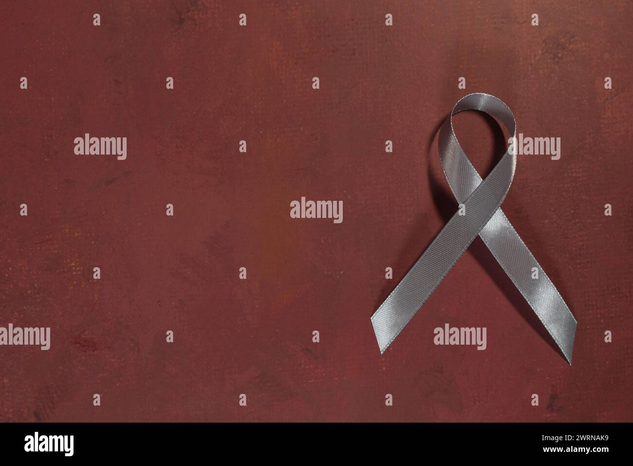 Gray ribbon on purple background Stock Photo - Alamy