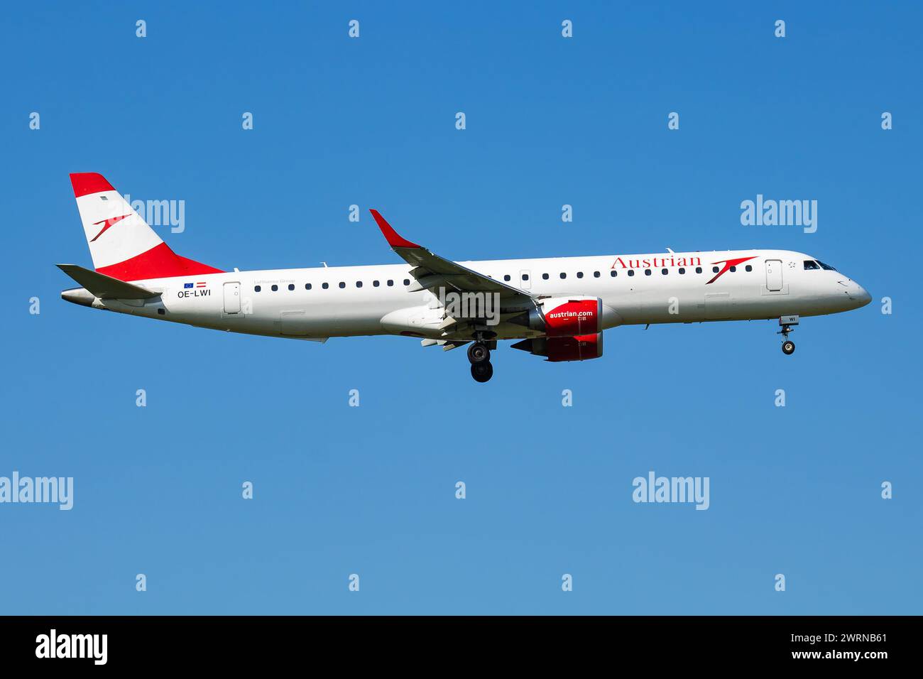 Austrian airlines embraer hi-res stock photography and images - Alamy