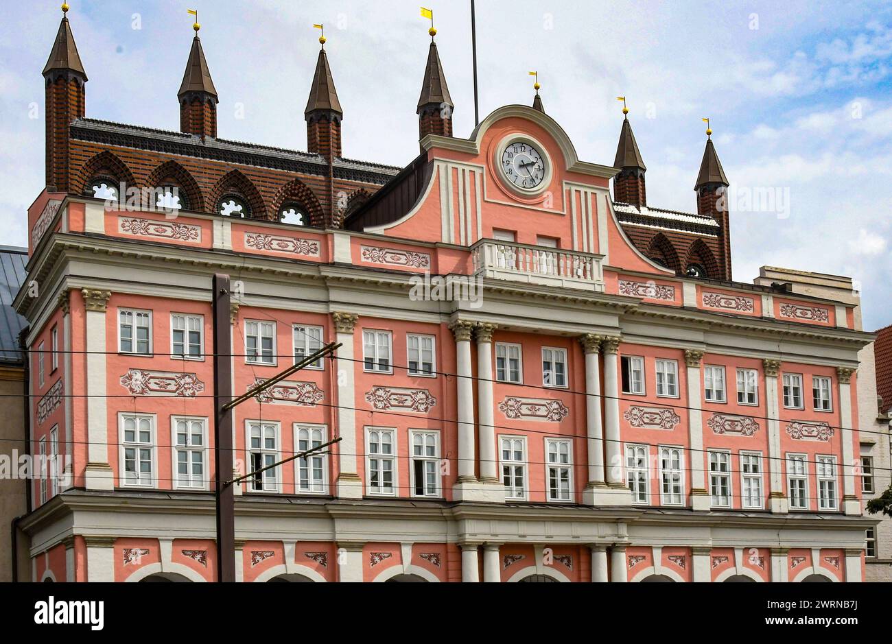 Rostocker Rathaus am Neuen Markt in der Rostocker Altstadt. Foto:W ...