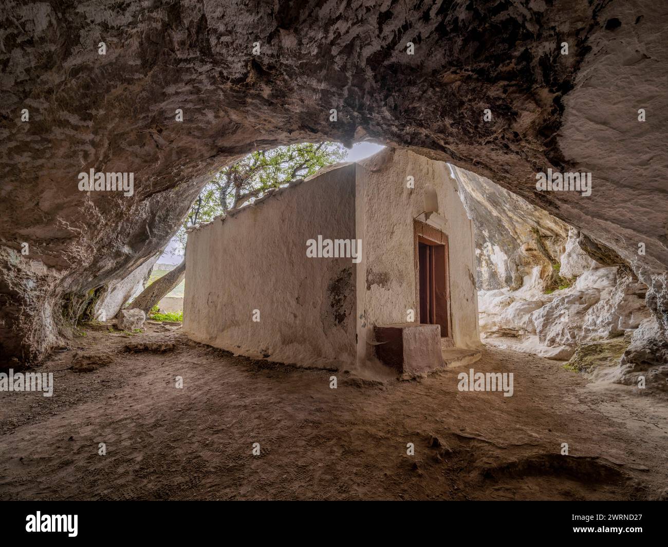 Chapel of Panagia Sarantaskaliotissa at the entrance to The Cave of ...