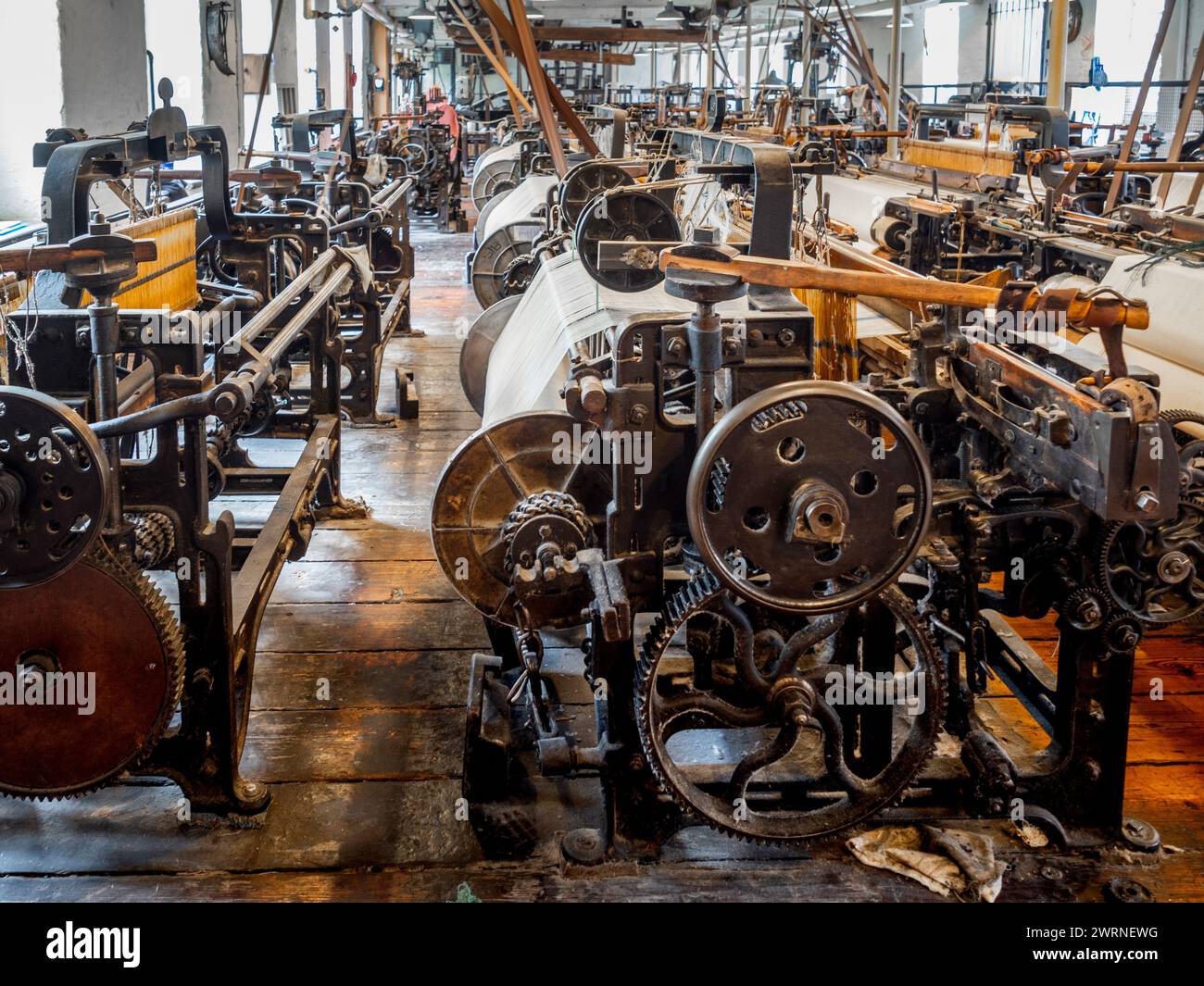 Weaving cotton fabric hi-res stock photography and images - Alamy