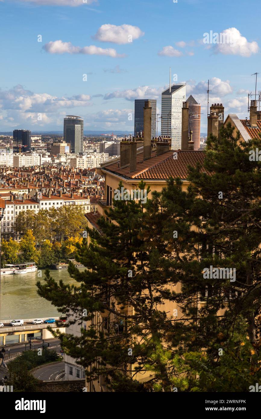 Tours du quartier d’affaires de la Part-Dieu depuis les pentes de la ...