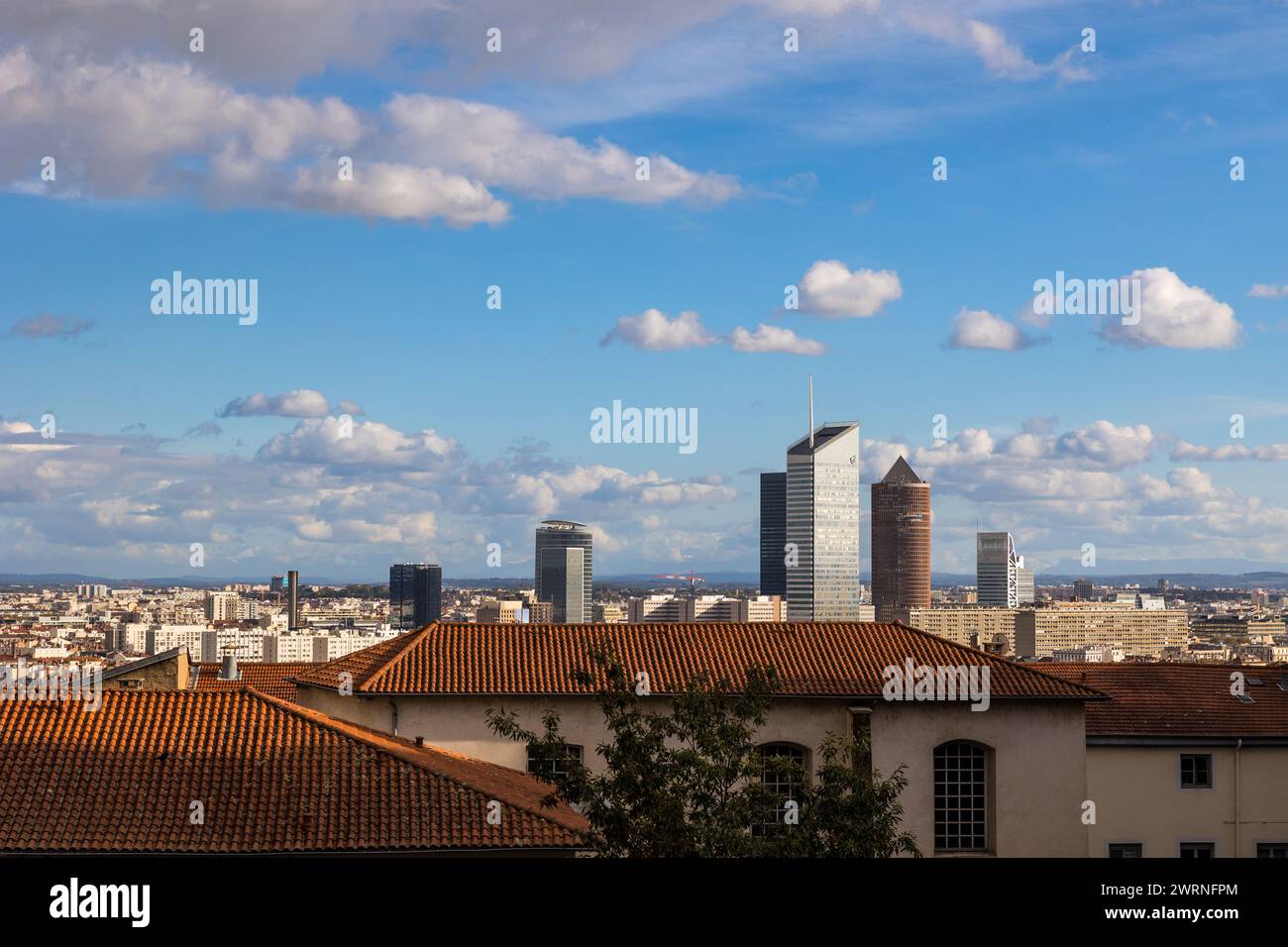Tours du quartier d’affaires de la Part-Dieu depuis les pentes de la ...