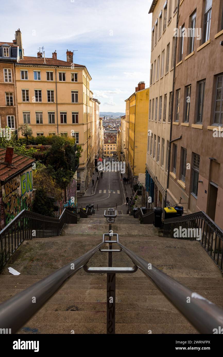 Vue depuis l’escalier de la Rue Poteau, dans le quartier de la Croix ...