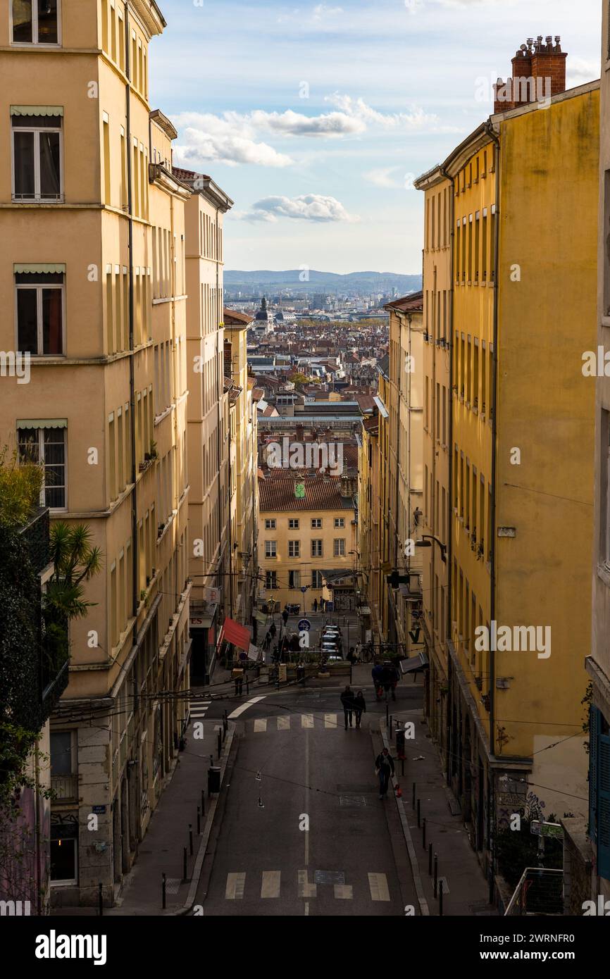 Vue depuis l’escalier de la Rue Poteau, dans le quartier de la Croix ...