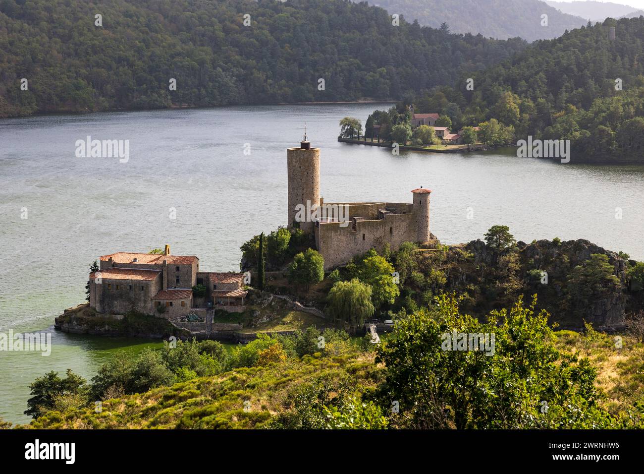 Monument sur lac hi-res stock photography and images - Alamy