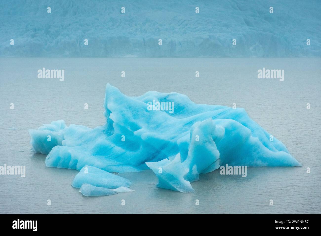Icebergs from fjallsjökull glacier hi-res stock photography and images ...
