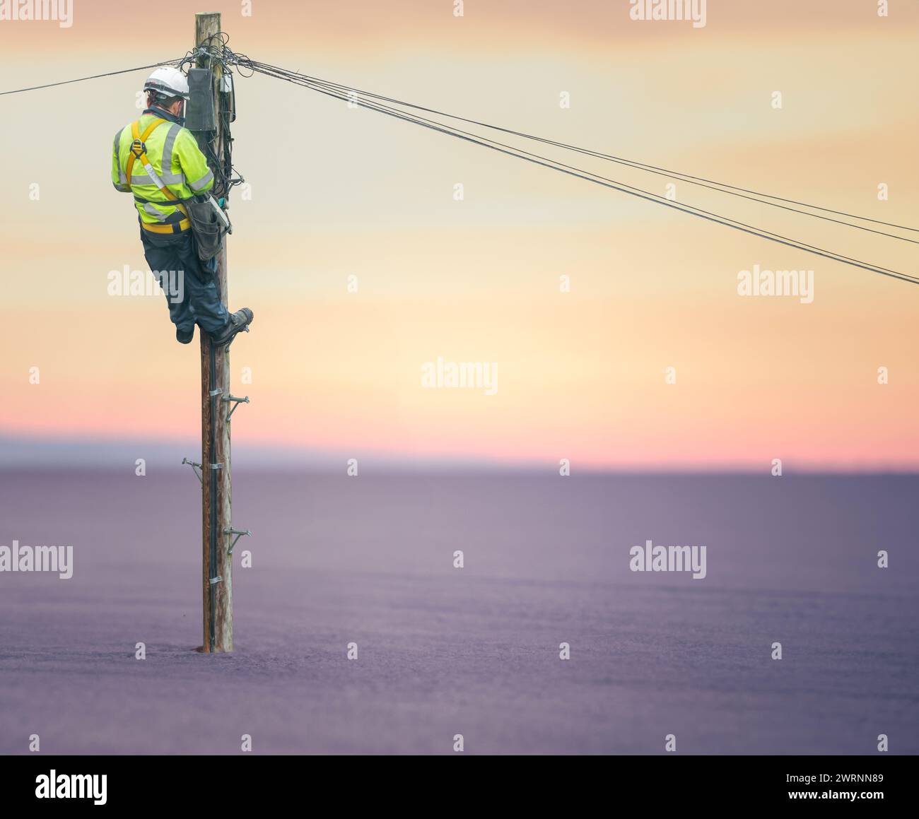Cable lineman hi-res stock photography and images - Alamy