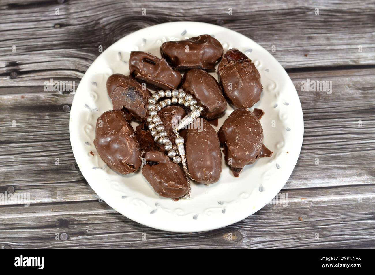 Saudi arabian cuisine dessert hi-res stock photography and images - Alamy