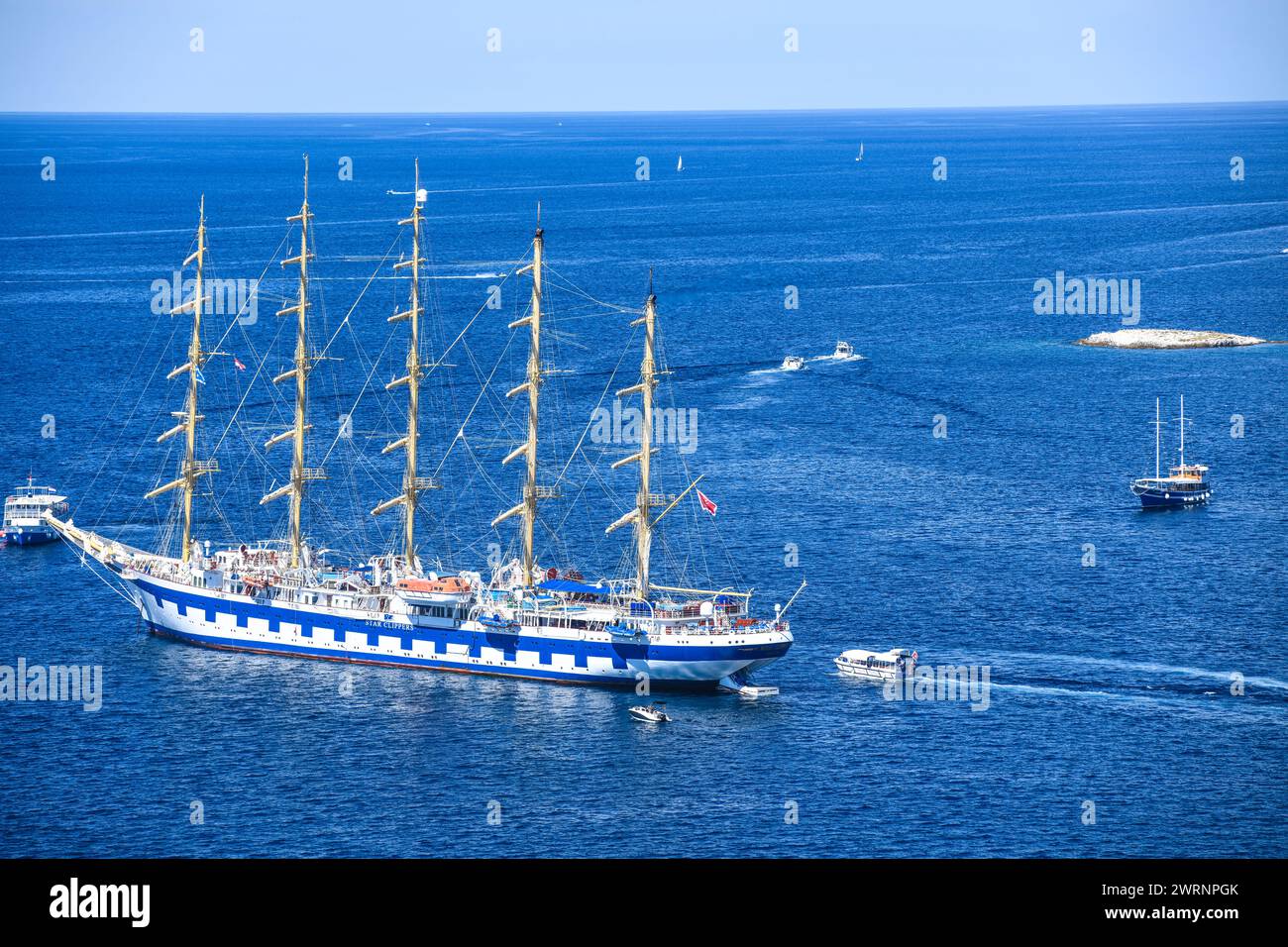 Star clipper sailing cruise ship hi-res stock photography and images ...