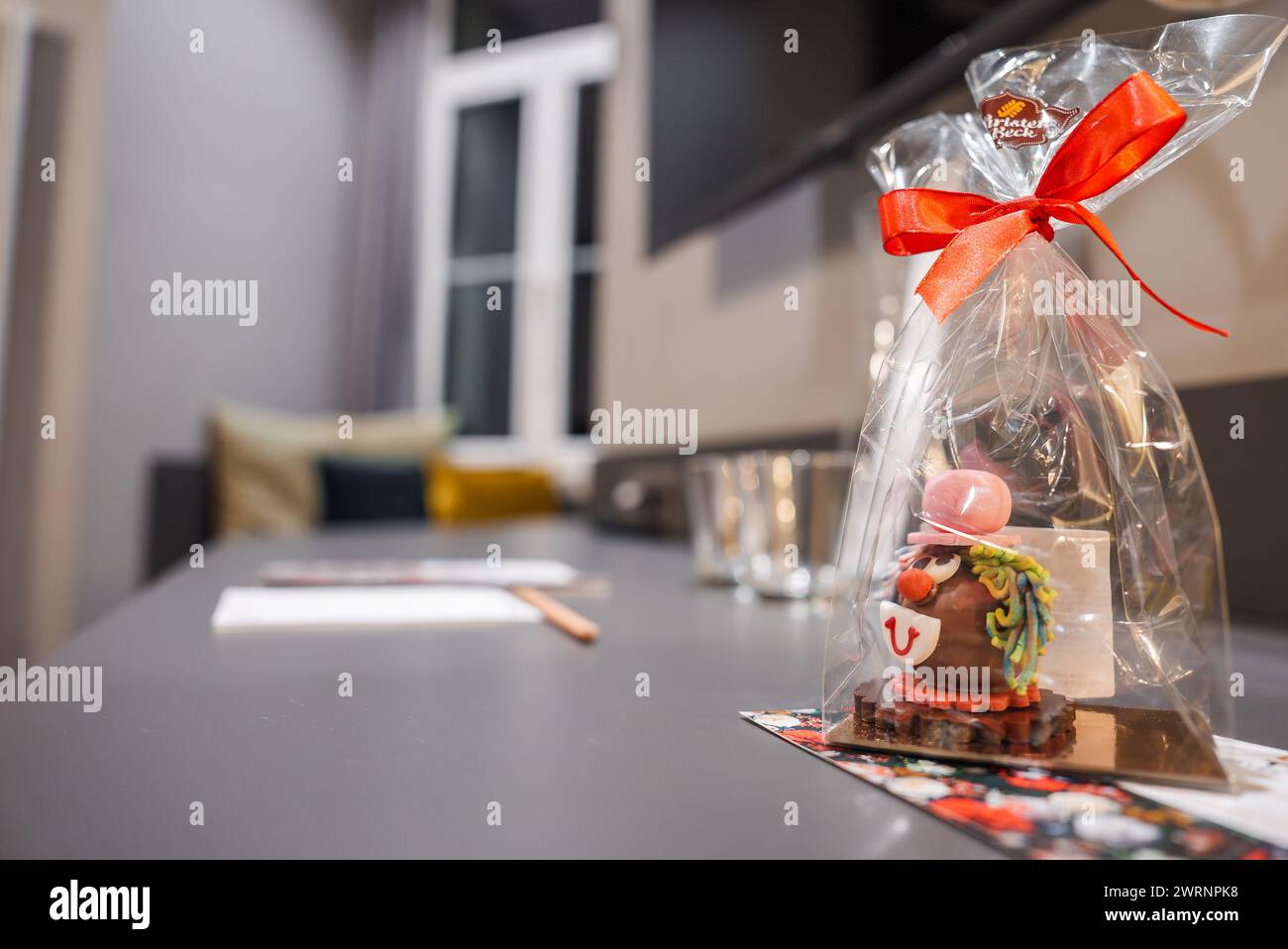 Cellophane wrapped gift hi-res stock photography and images - Alamy