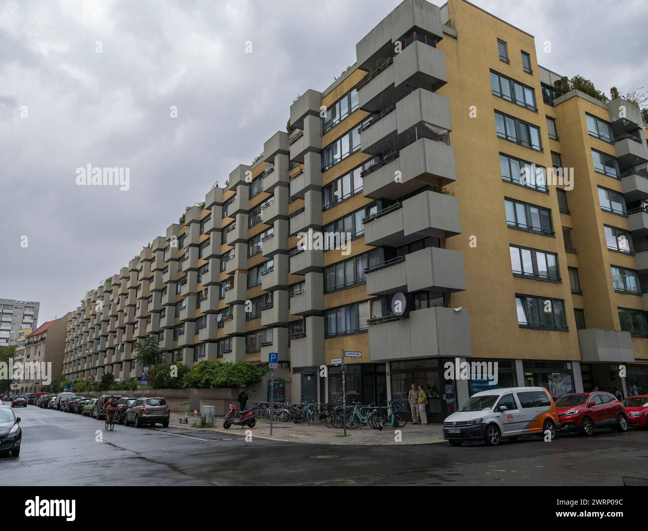 Residential apartment block hi-res stock photography and images - Alamy