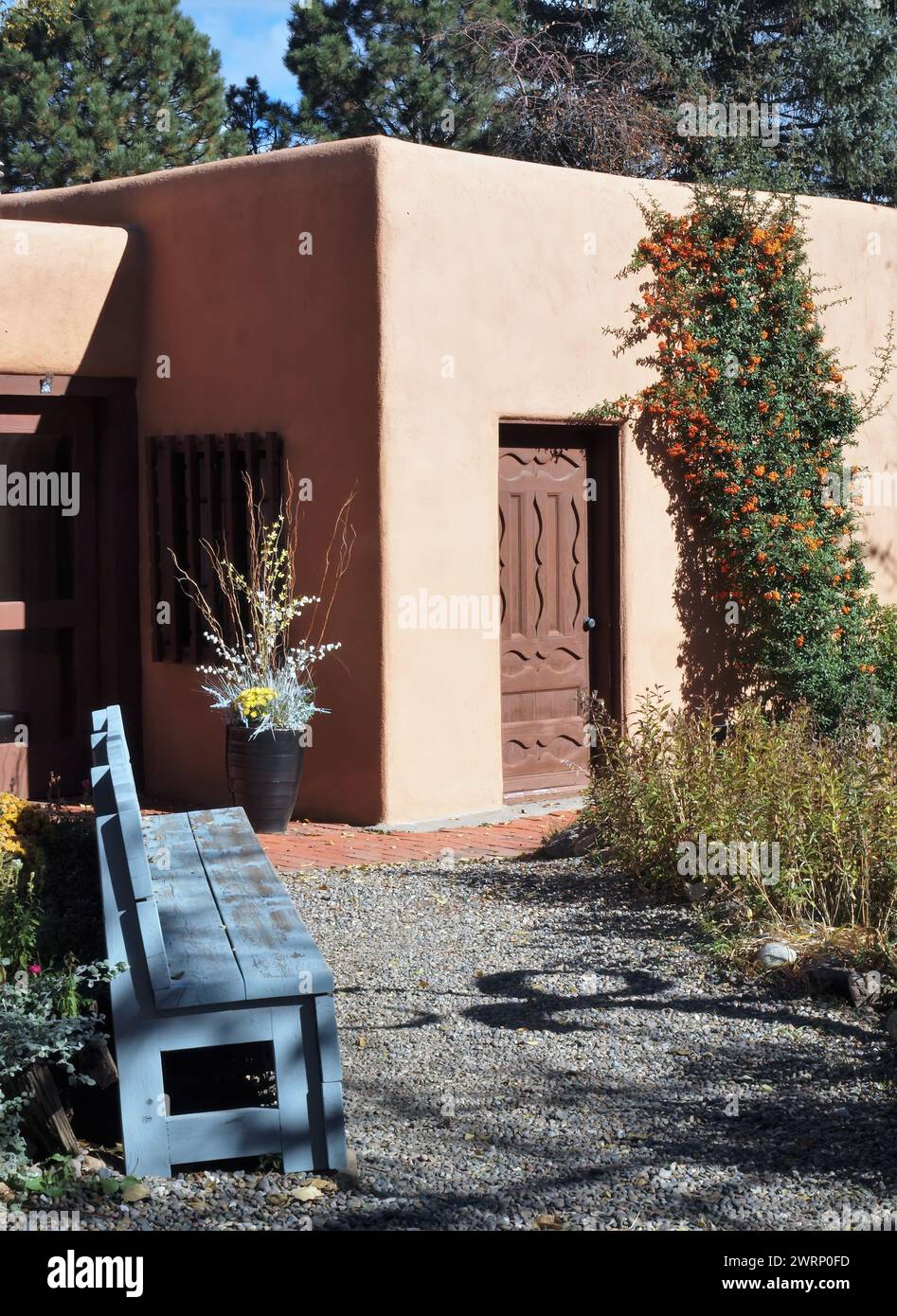 Adobe courtyard hi-res stock photography and images - Alamy