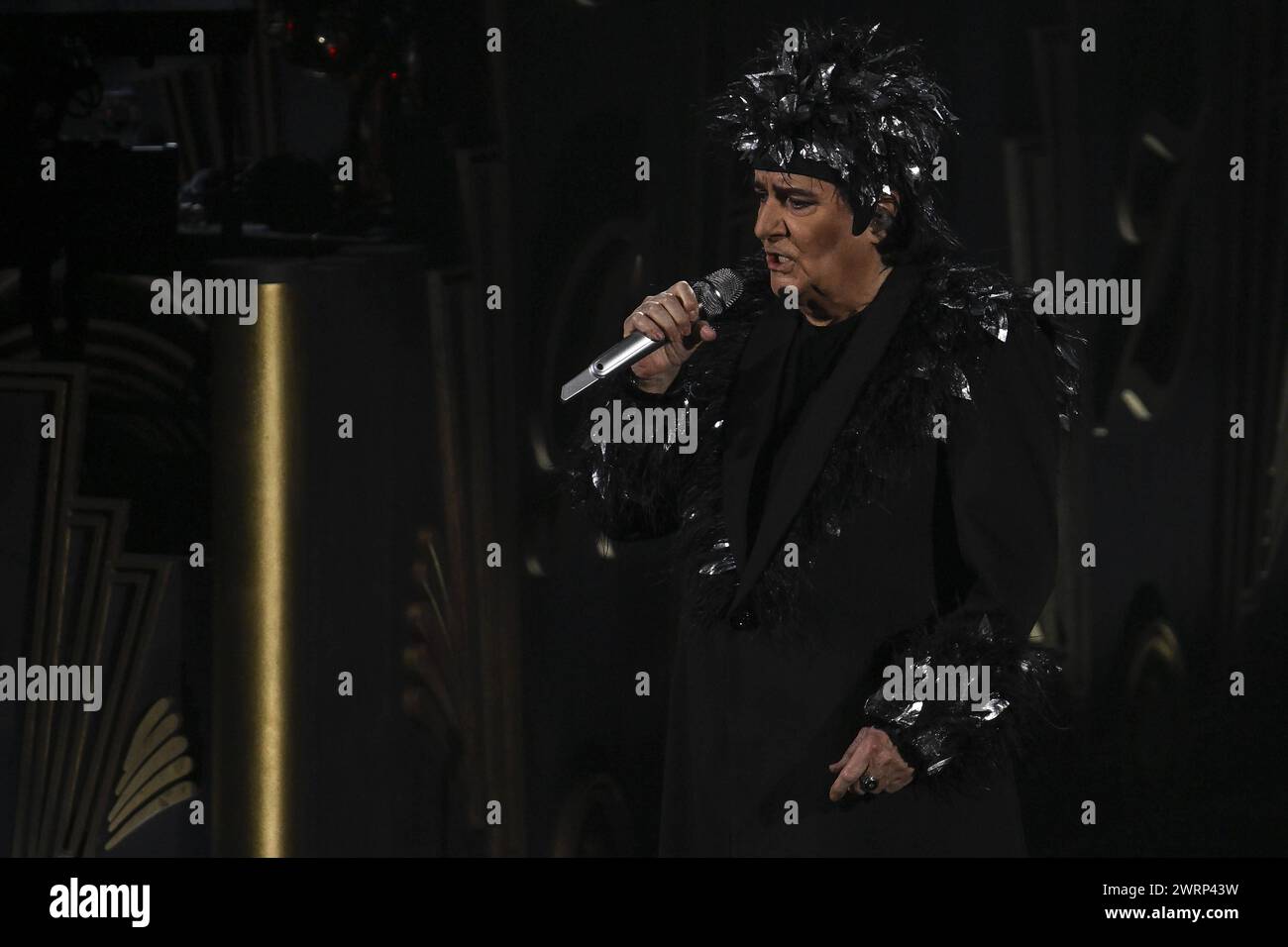 Italian singer Music Concert - Renato Zero - Autoritratto Renato Zero ...