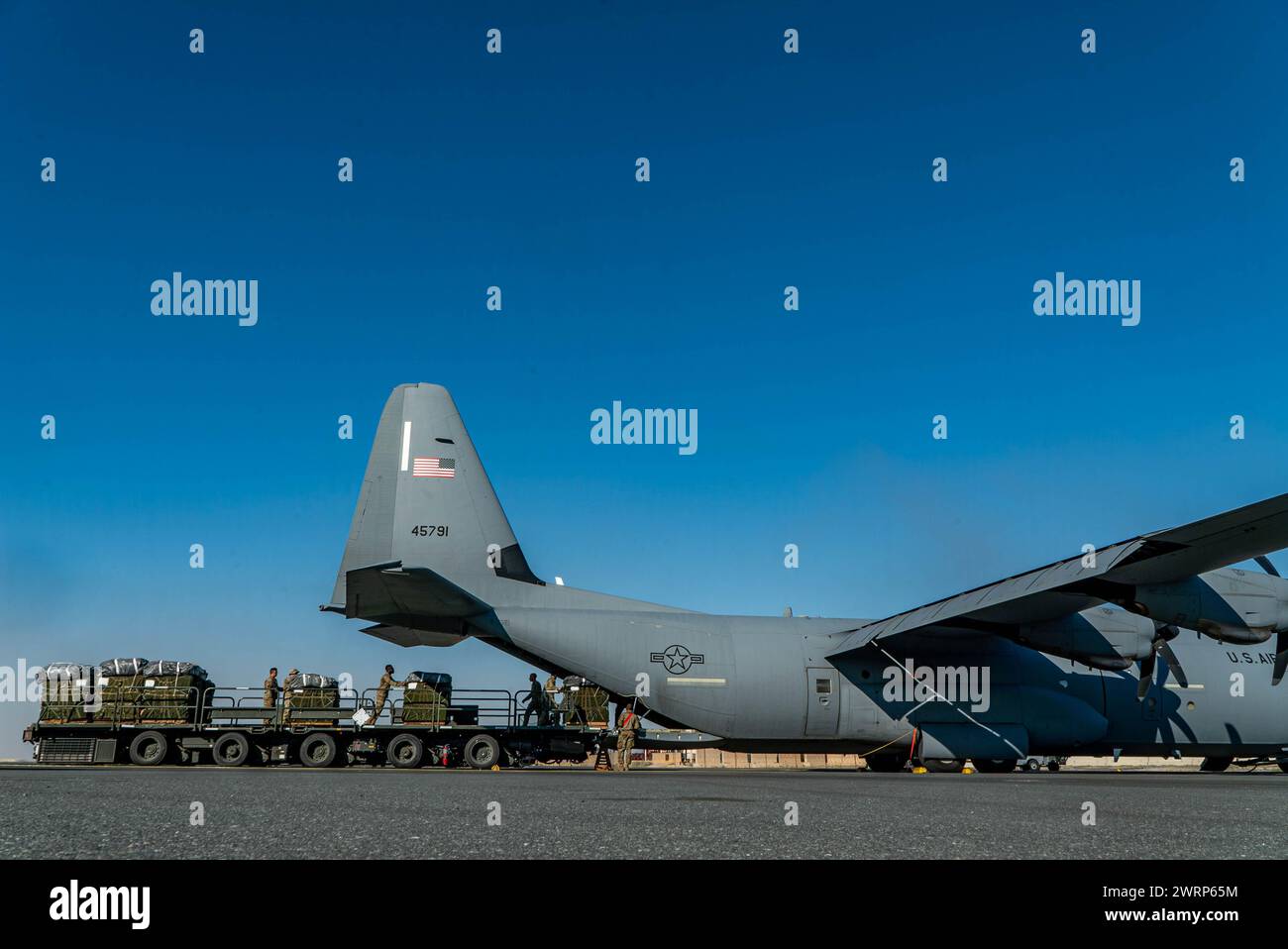 Deployed U.S. Air Force loadmasters and port operations Airmen load ...