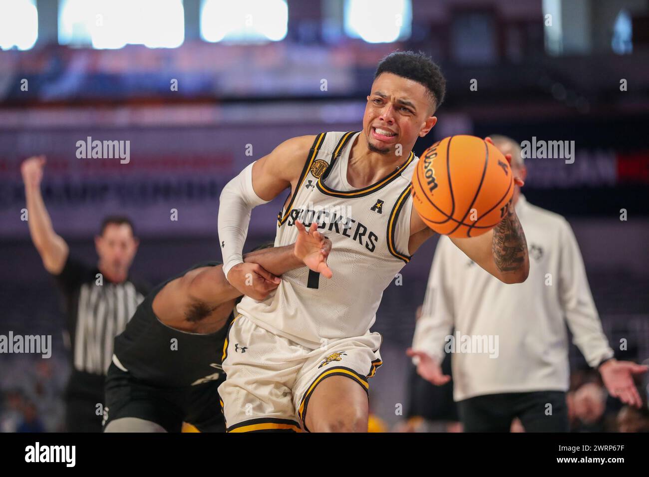 Brian bell basketball hi-res stock photography and images - Alamy