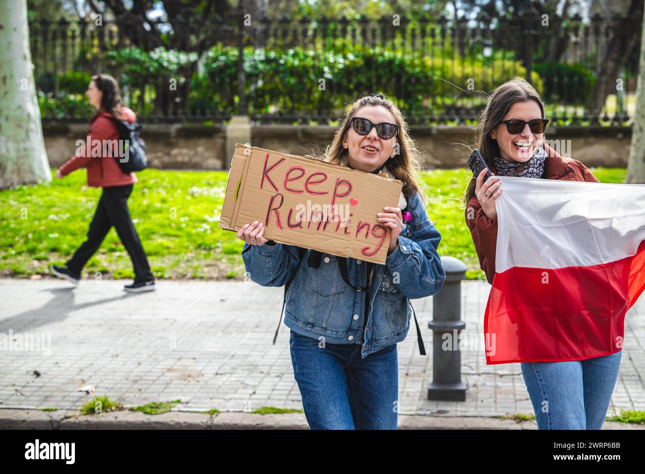 People cheering with posters at the Barcelona Marathon in 2024 Stock ...