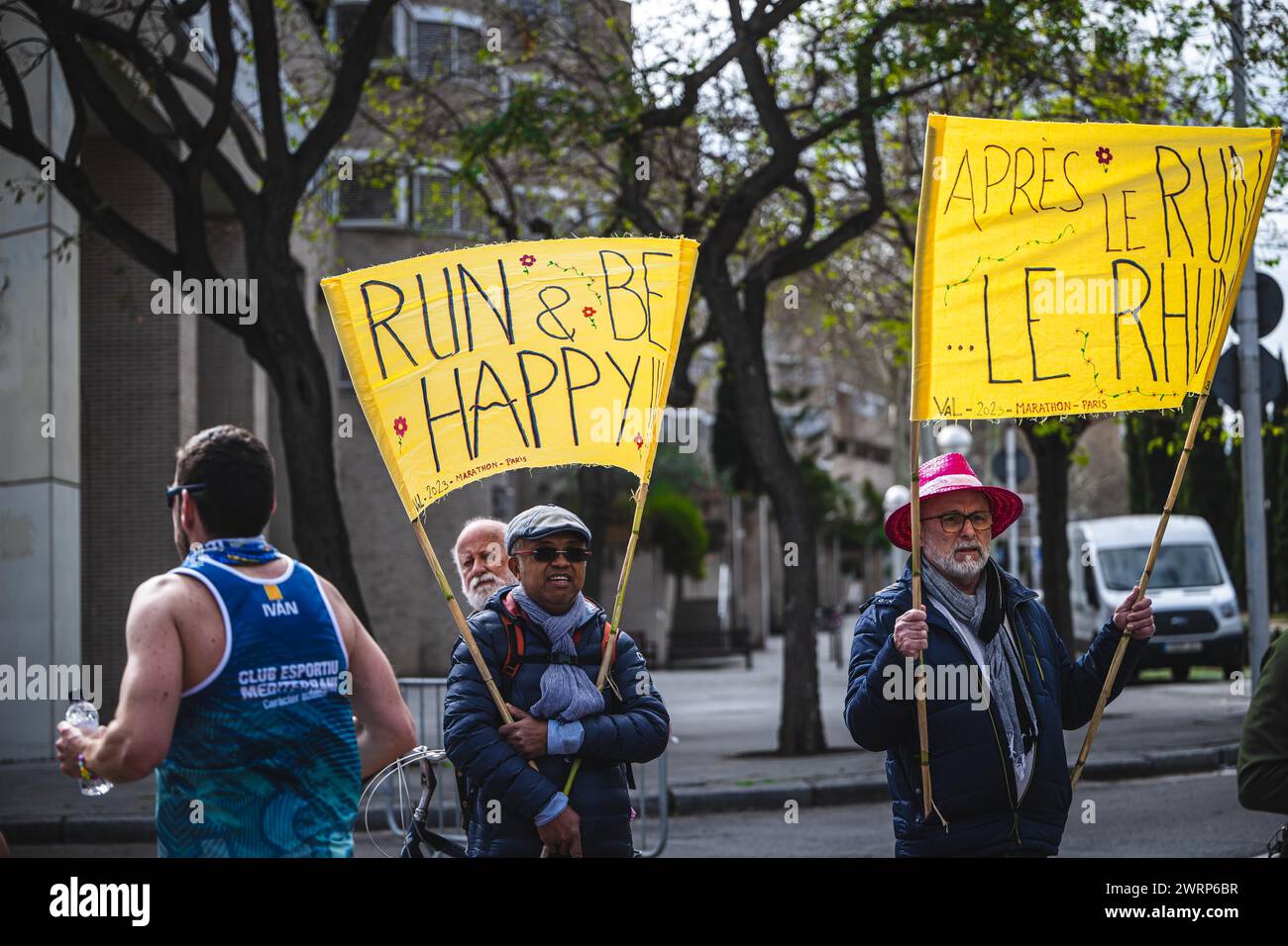 People cheering with posters at the Barcelona Marathon in 2024 Stock ...