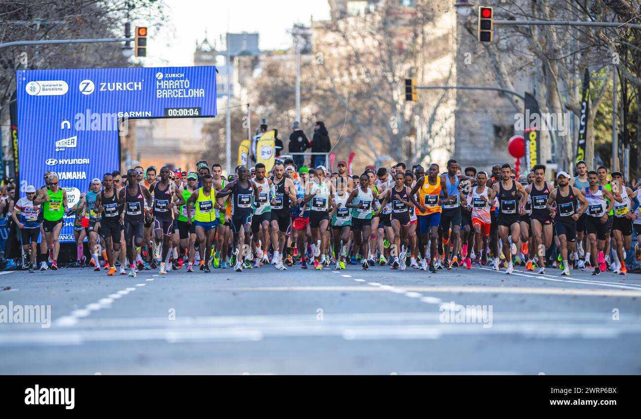 Woman marathon starting line hi-res stock photography and images - Alamy