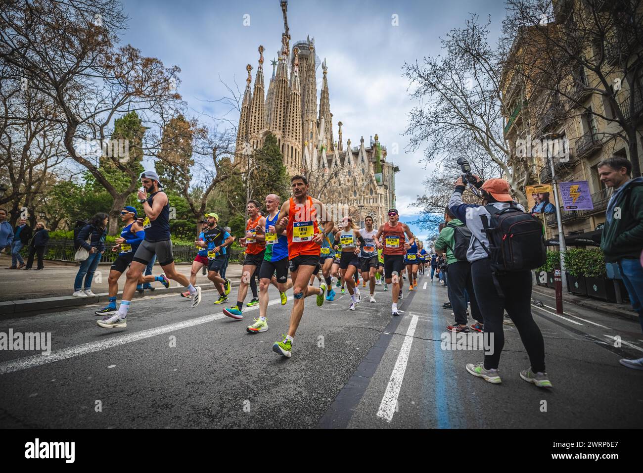 Runners in the barcelona marathon in 2024 hi-res stock photography and ...