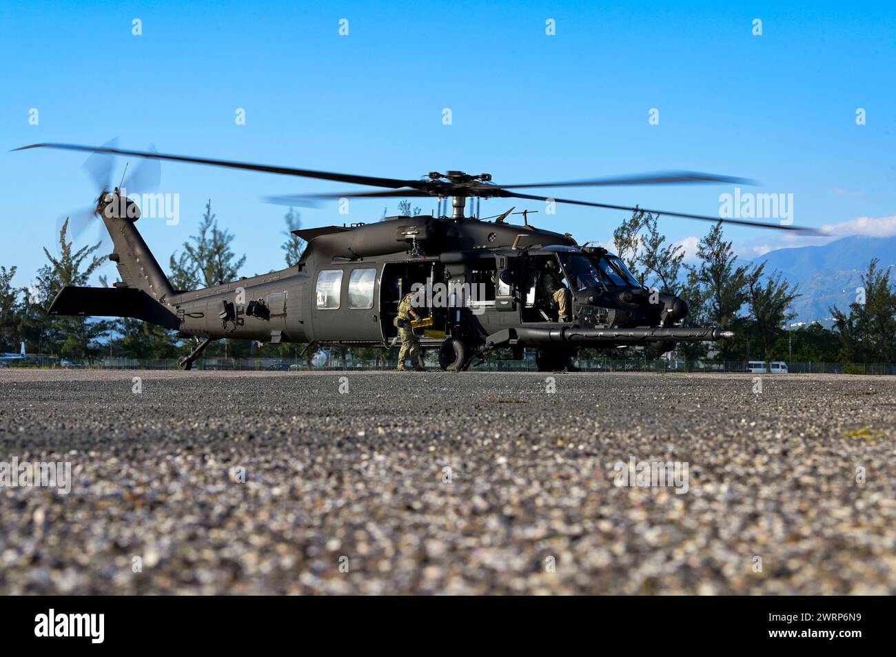 U.S. Army Soldiers assigned to the 7th Special Forces Group conduct ...