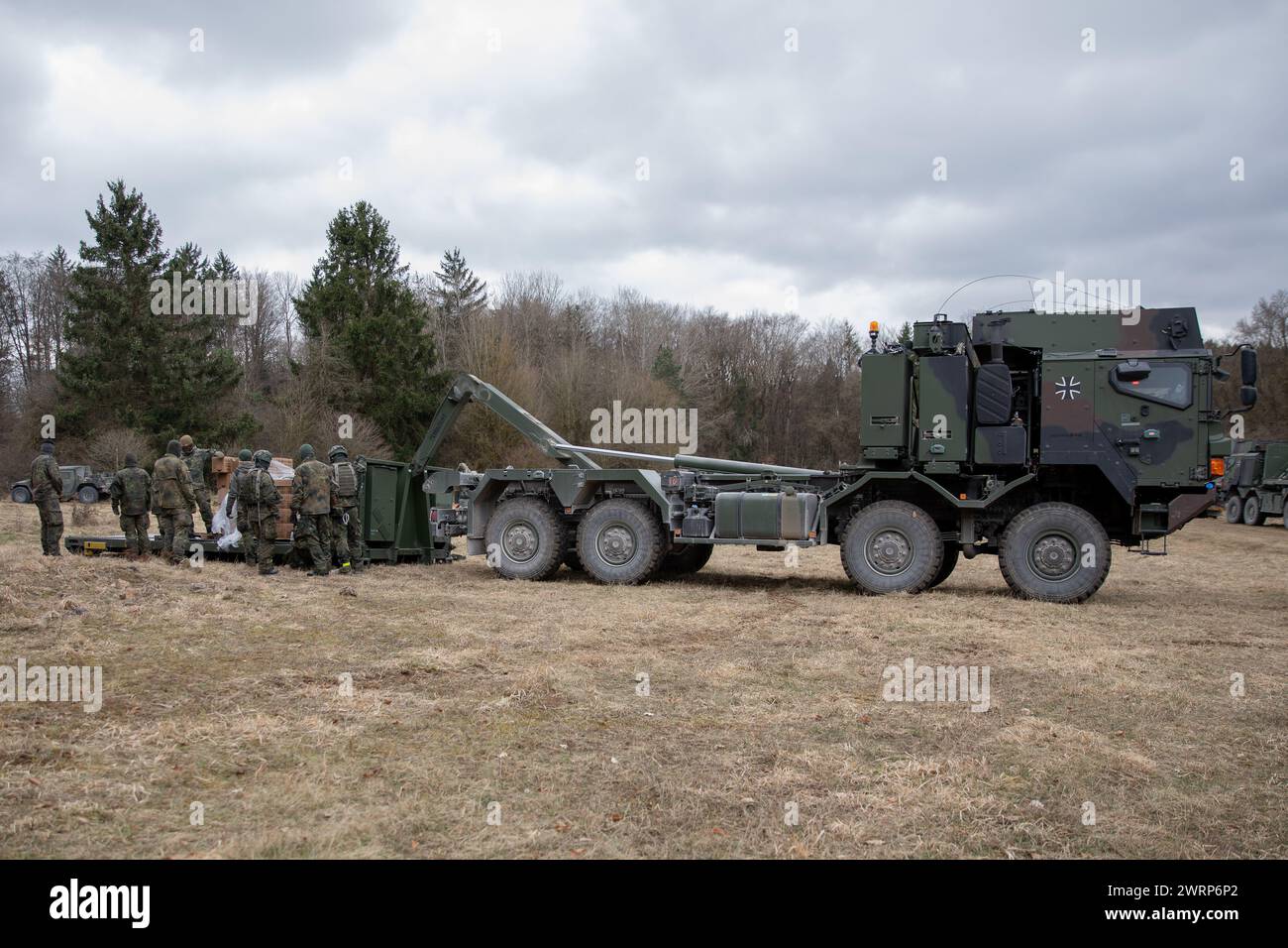 24 ton truck hi-res stock photography and images - Alamy